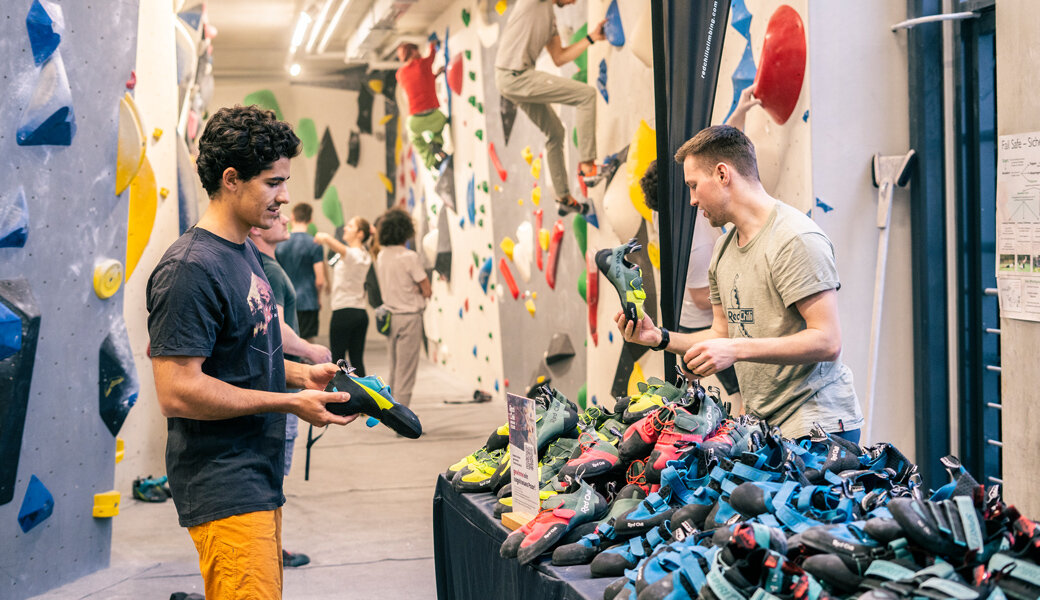 Test climbing shoes in your bouldering hall | Red Chili